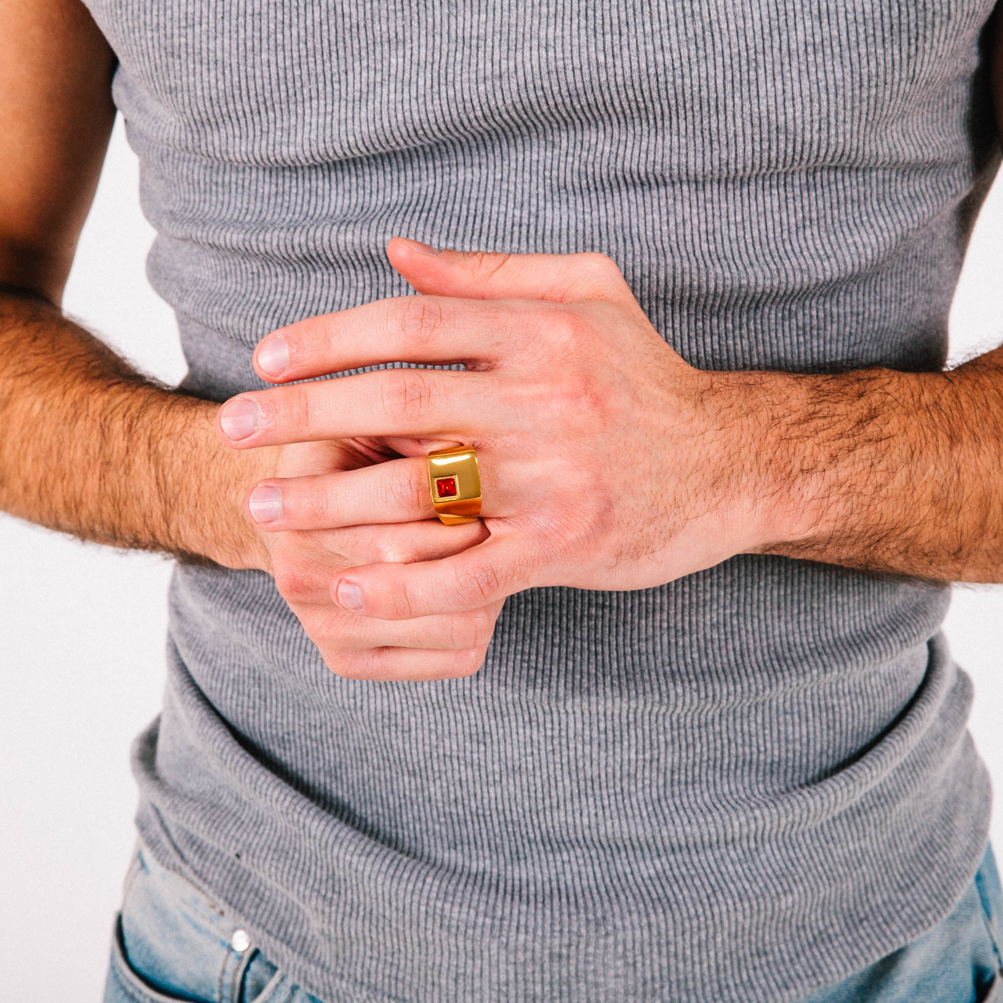 Red Nova (Gold) – Eluzo